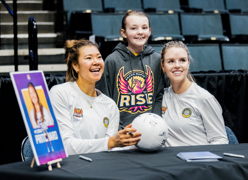 Rise Players Meet Fans For First Time - Major League Volleyball