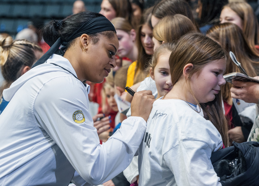 Family Day On Sunday As Rise Face Vibe - Pro Volleyball Federation